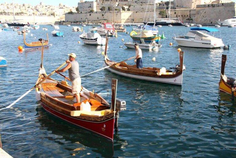 Dgħajjes tal-Pass: Malta’s Little Boats, Big History, and a Fight to ...